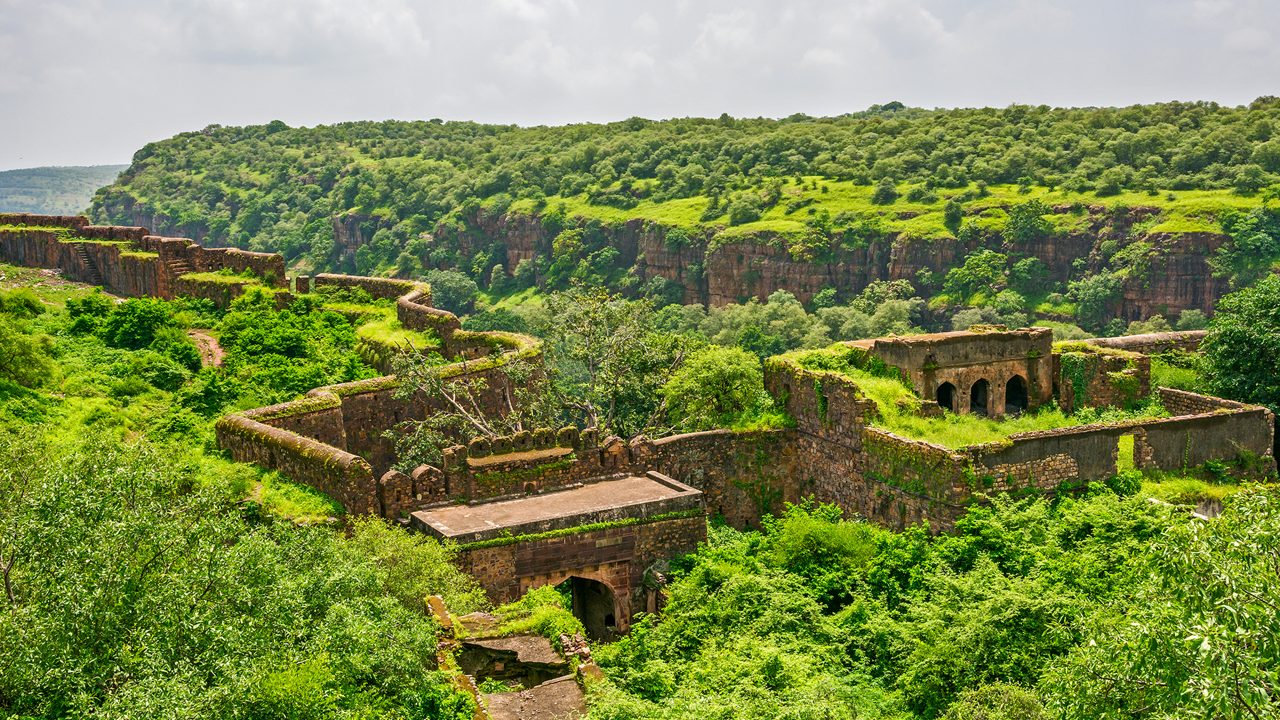 Ranthambore Fort: Best Views, Wildlife & UNESCO Secrets